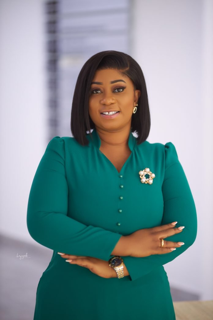 Lily Mohammed’s Biography: Tribe, Education, Parents, Career, Awards ...